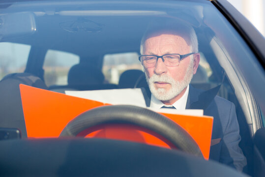 Concerned Driver Bilder – Durchsuchen 3,527 Archivfotos, Vektorgrafiken ...