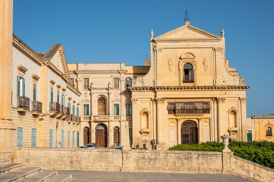 "Royal Gate" Images – Browse 168 Stock Photos, Vectors, and Video ...