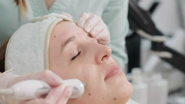 Hydrafacial Images – Browse 326 Stock Photos, Vectors, and Video ...