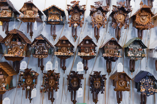Cuckoo-Clock Bilder – Durchsuchen 3,108 Archivfotos, Vektorgrafiken und ...