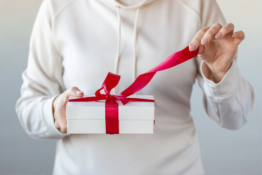 Untying 이미지 – 찾아보기 36,599 스톡 사진, 벡터 및 비디오 | Adobe Stock