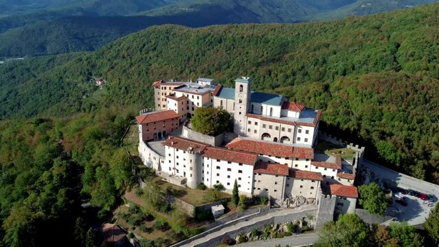 Obrazy (Castelmonte) — zdjęcia, wektory i wideo bez tantiem (169 ...