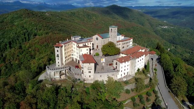 Obrazy (Castelmonte) — zdjęcia, wektory i wideo bez tantiem (284 ...