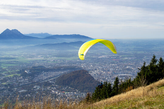 Paragleiter bilder – Bläddra bland 931 stockfoton, vektorer och videor ...