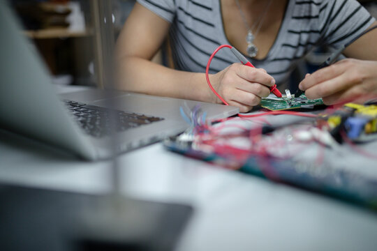 "Soldering Iron" Immagini - Sfoglia 13,883 foto, vettoriali e video ...