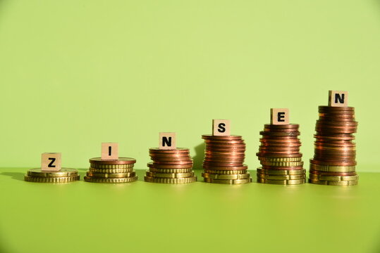 「Geldhaufen」の画像 - 704 件の Stock 写真、ベクターおよびビデオ | Adobe Stock