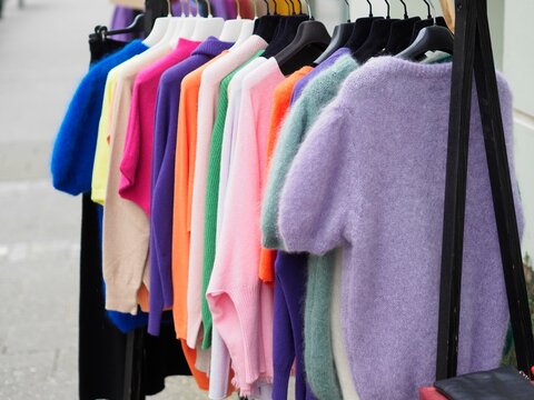 Anprobieren Images – Browse 1,752 Stock Photos, Vectors, and Video ...