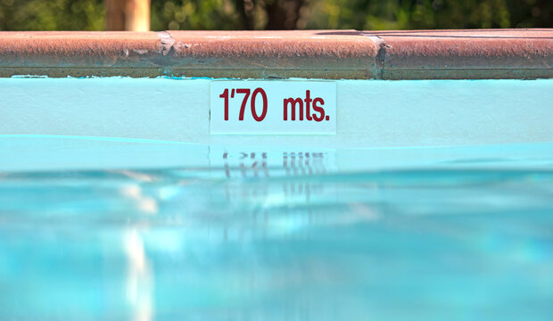 "Pool Depth"-Bilder: Stock-Fotos & -Videos. | Adobe Stock