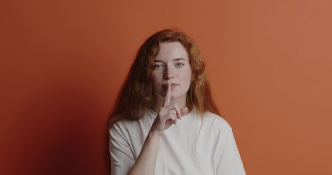 "Shh Sign" Bilder – Durchsuchen 517 Archivfotos, Vektorgrafiken und ...