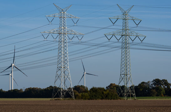 Strommast Bilder – Durchsuchen 96,297 Archivfotos, Vektorgrafiken und ...