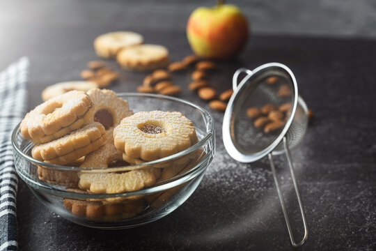 Mandelaugen Bilder – Durchsuchen 3,921 Archivfotos, Vektorgrafiken und ...