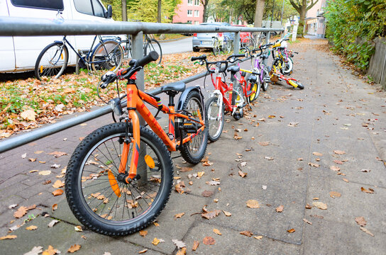 Kindchen Bilder – Durchsuchen 67,518 Archivfotos, Vektorgrafiken und ...