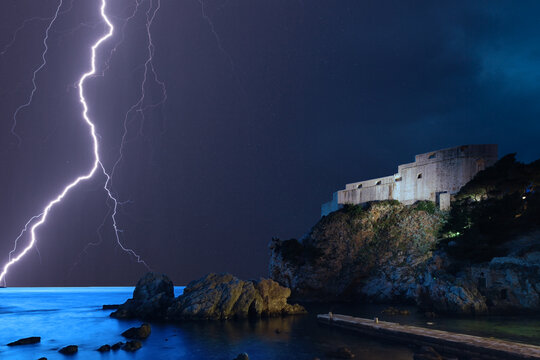 Refulgente Bilder – Durchsuchen 830 Archivfotos, Vektorgrafiken und ...