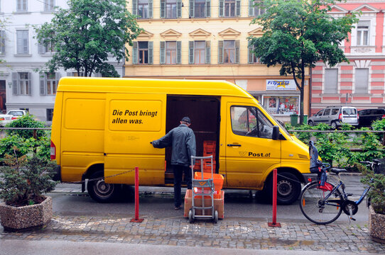 Paketzustellung-Bilder: Stock-Fotos & -Videos. | Adobe Stock