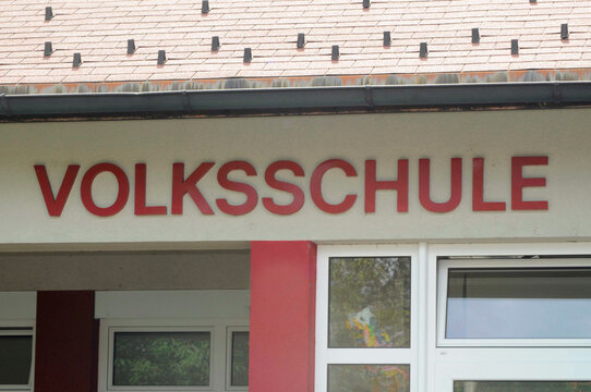 รูปภาพVolksschule – เลือกดูภาพถ่ายสต็อก เวกเตอร์ และวิดีโอ827 | Adobe Stock