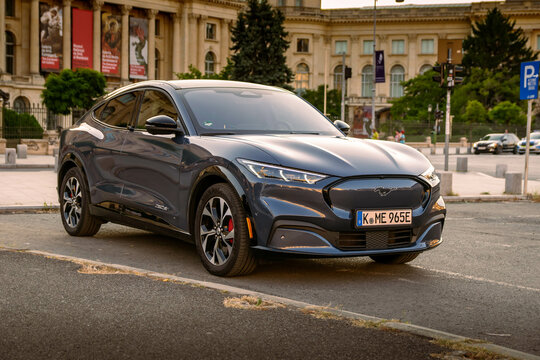 Ford Mustang Mach-E Images – Browse 799 Stock Photos, Vectors, and ...