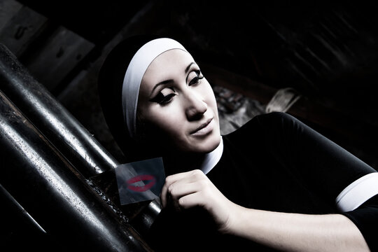 「Sinful」の画像 - 2,330 件の Stock 写真、ベクターおよびビデオ | Adobe Stock