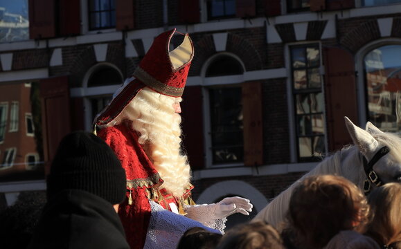 Afbeeldingen over Sinterklaas – Blader in stockfoto's, vectoren en ...