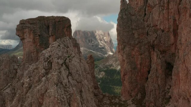 Cloudly 이미지 – 찾아보기 4,115 스톡 사진, 벡터 및 비디오 | Adobe Stock