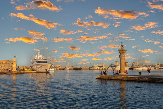 รูปภาพ"Colossus Of Rhodes" – เลือกดูภาพถ่ายสต็อก เวกเตอร์ และวิดีโอ64 ...