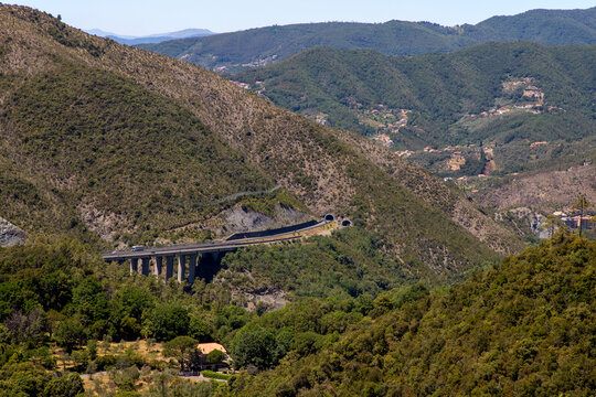 "Divided Highway" Images – Browse 494 Stock Photos, Vectors, and Video ...