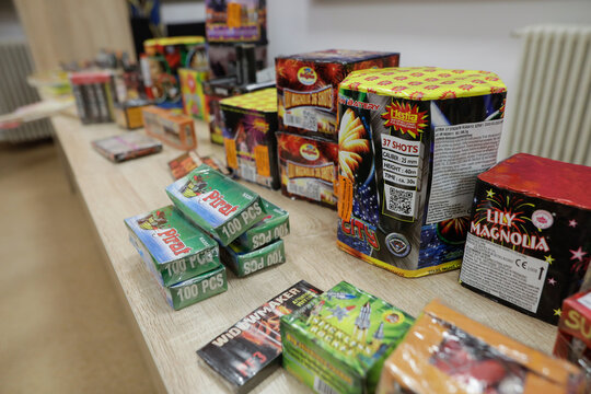 Imagens de Petarde – Explore Fotografias do Stock, Vetores e Vídeos de ...