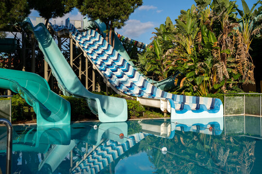 Waterslide Bilder – Durchsuchen 14,634 Archivfotos, Vektorgrafiken und ...