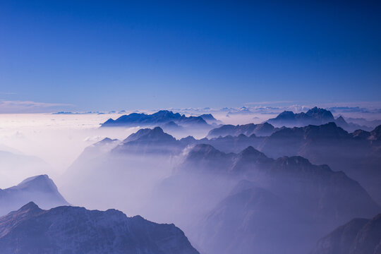 Triglau bilder – Bläddra bland 27,140 stockfoton, vektorer och videor ...