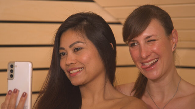 Saunabesuch Bilder – Durchsuchen 269 Archivfotos, Vektorgrafiken und Videos | Adobe Stock