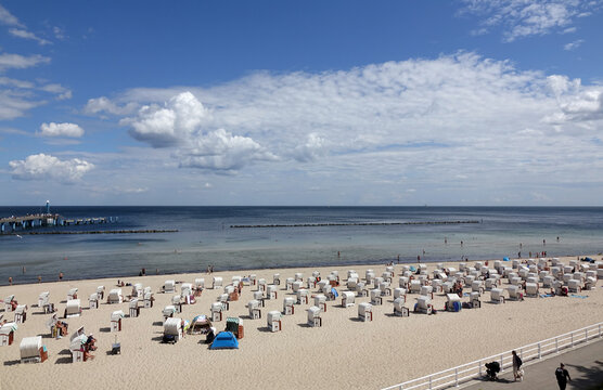 Badestrand Зображення — огляд 7,705 Стокові фото, векторні зображення й ...