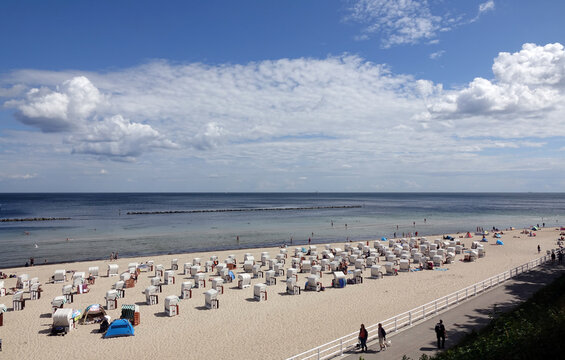 Badestrand Зображення — огляд 7,705 Стокові фото, векторні зображення й ...