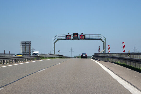 Autobahnschilder Bilder – Durchsuchen 5,386 Archivfotos, Vektorgrafiken ...
