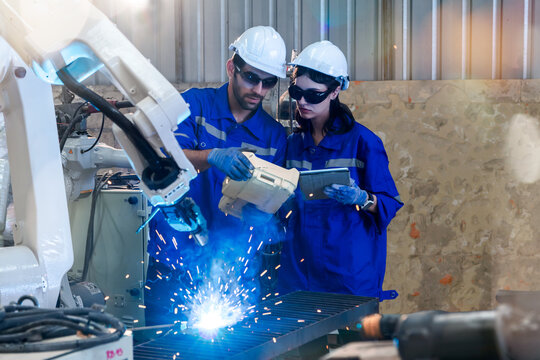 "Electronics Technician" Images – Browse 1,708 Stock Photos, Vectors ...