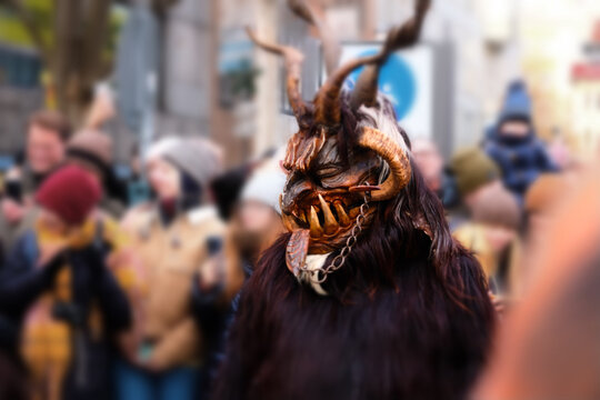 「Perchten」の写真素材 | 809件の無料イラスト画像 | Adobe Stock