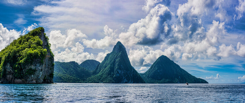 Pitons Bilder – Durchsuchen 2,262 Archivfotos, Vektorgrafiken und ...