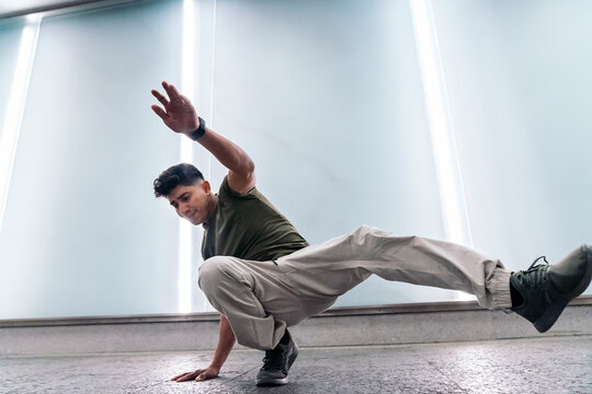 Imágenes de Break-Dancing: descubre bancos de fotos, ilustraciones ...