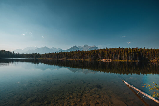 Afbeeldingen over "Canadian Landscape" – Blader in stockfoto's ...