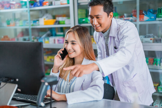 Pharmaceutist bilder – Bläddra bland 2,886 stockfoton, vektorer och ...