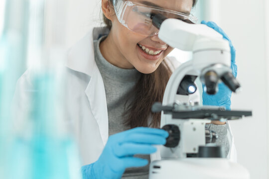 Doctor Using Microscope Images – Browse 9,876 Stock Photos, Vectors ...