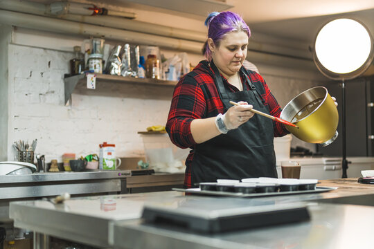 Apron Molds Bilder – Durchsuchen 10,909 Archivfotos, Vektorgrafiken und ...