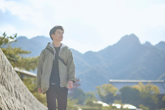 「一人旅」の写真素材 | 1,746,769件の無料イラスト画像 | Adobe Stock