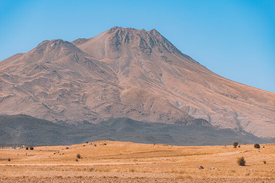 "Extinct Volcano" Images – Browse 1,204,673 Stock Photos, Vectors, and ...