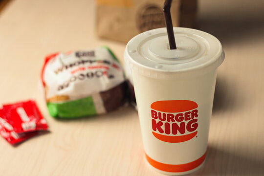 รูปภาพWhopper – เลือกดูภาพถ่ายสต็อก เวกเตอร์ และวิดีโอ3,005 | Adobe Stock
