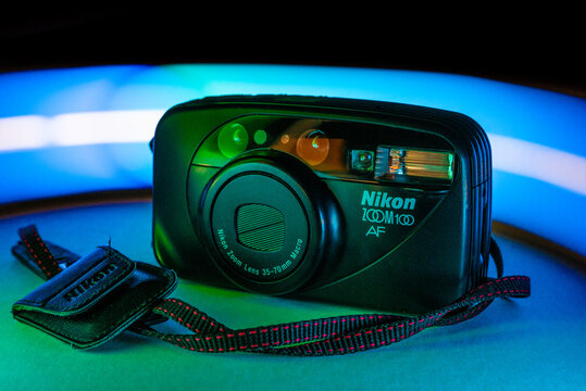 Nikon 이미지 – 찾아보기 24,070 스톡 사진, 벡터 및 비디오 | Adobe Stock