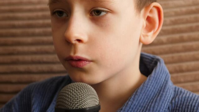 Child Microphone Images – Browse 30,455 Stock Photos, Vectors, and ...