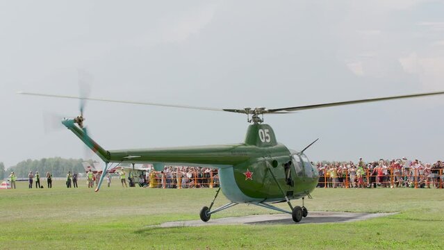 รูปภาพRotorcraft – เลือกดูภาพถ่ายสต็อก เวกเตอร์ และวิดีโอ9,778 | Adobe ...