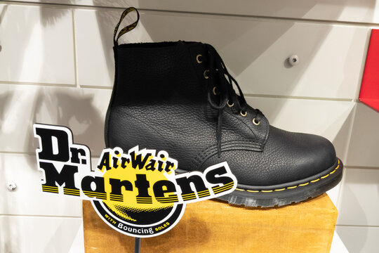 "Dr Martens" Bilder – Durchsuchen 139 Archivfotos, Vektorgrafiken und ...