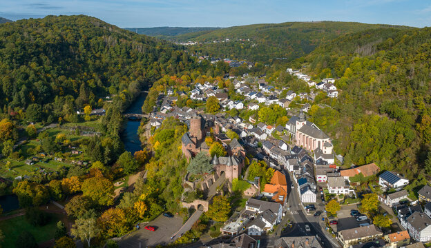 Heimbach(Eifel)Burg-Bilder: Stock-Fotos & -Videos. | Adobe Stock