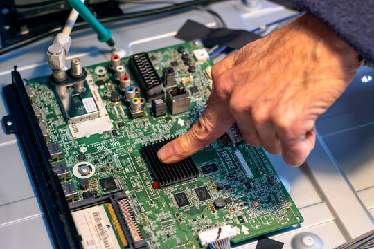 "Electronics Technician" Images – Browse 1,915 Stock Photos, Vectors ...