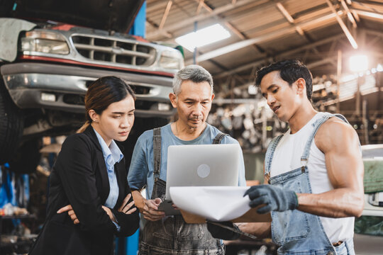 Auto Repair Shop Owner Bilder – Durchsuchen 3,979 Archivfotos ...